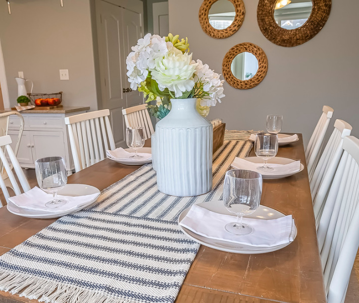 How To Choose the Best Table Runner – Manchester Collection